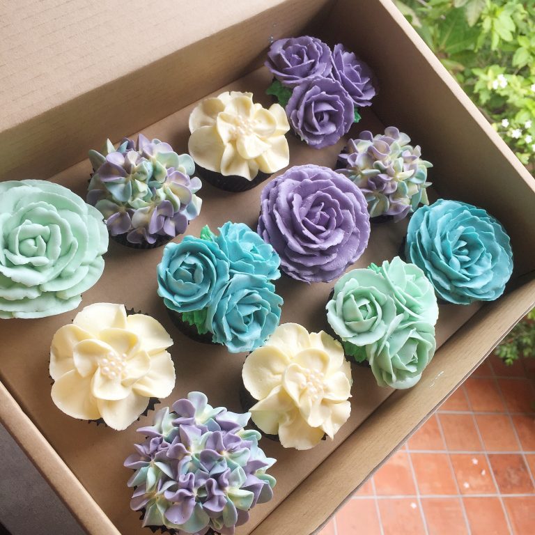Ellie Box (Box of 6) - Flower Cupcake • Cupcakes, Flora cupcakes ...