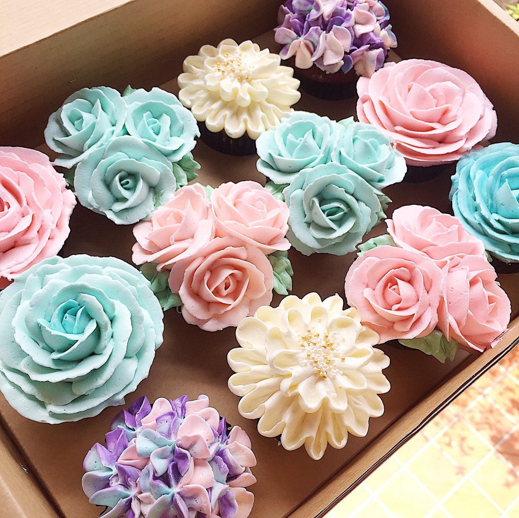 Tiffany Box – Flower Cupcake - Creme Maison Bakery