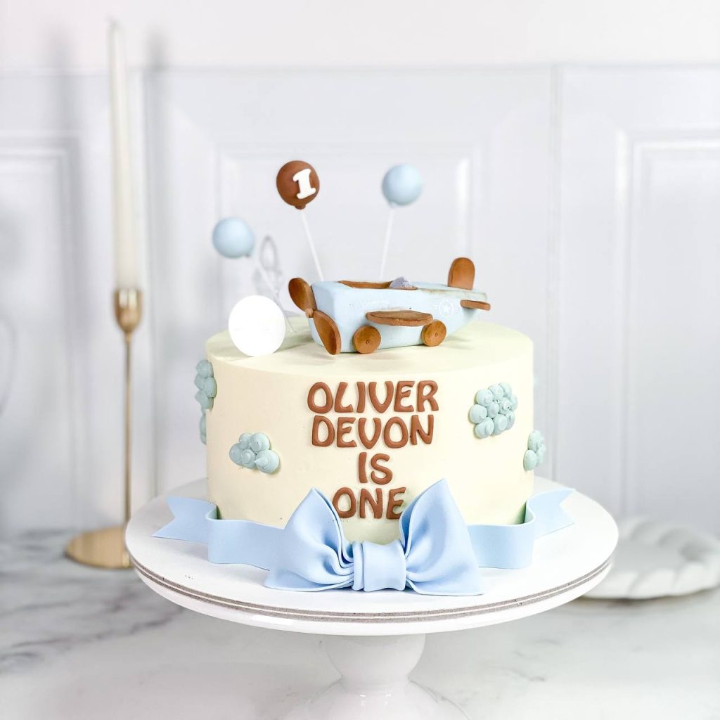 Oliver – Vintage Plane Cake - Creme Maison Bakery