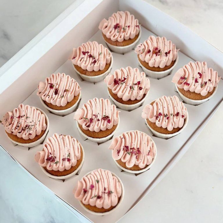 Flora cupcakes 🌸 • Creme Maison Bakery Singapore