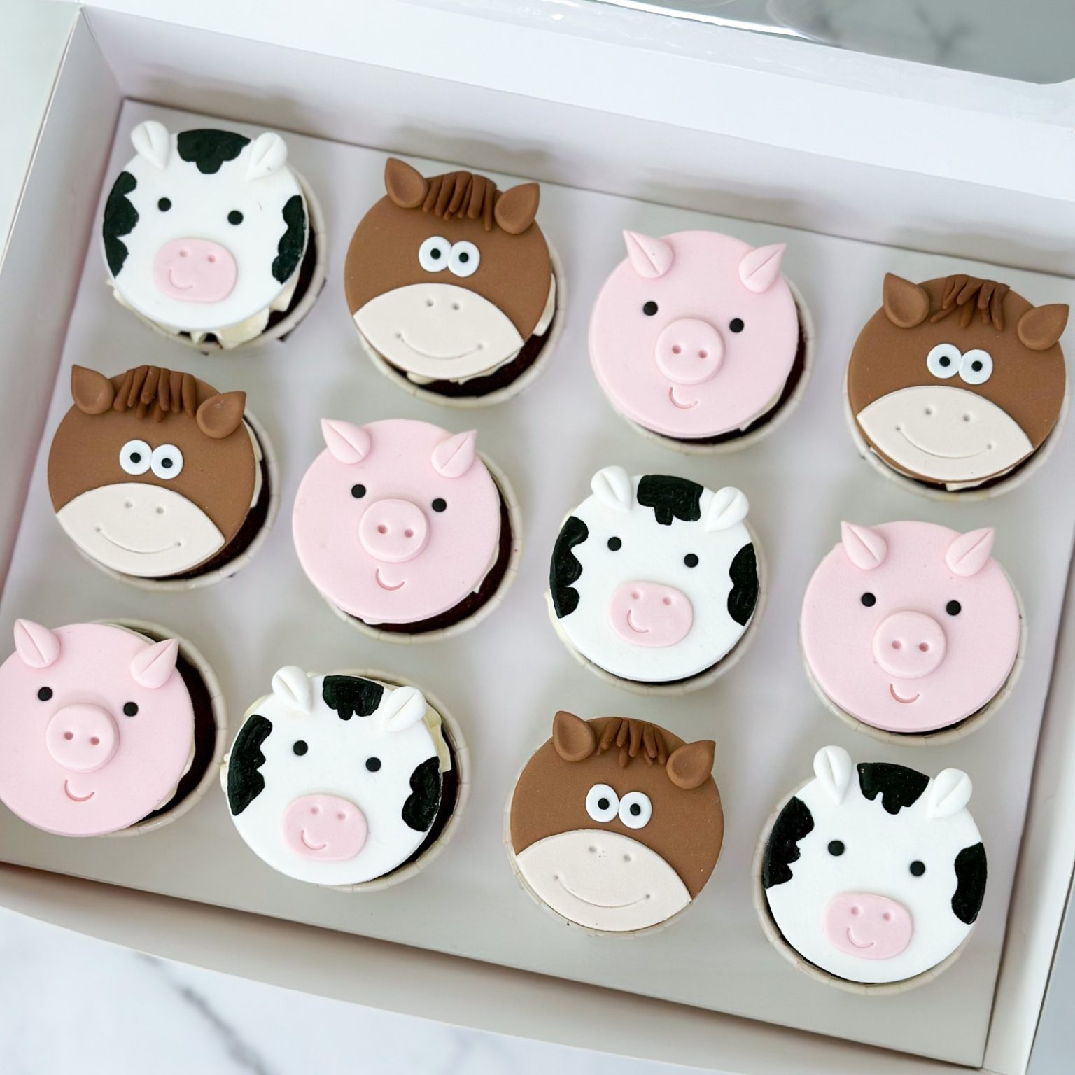 Flora cupcakes 🌸 • Creme Maison Bakery Singapore