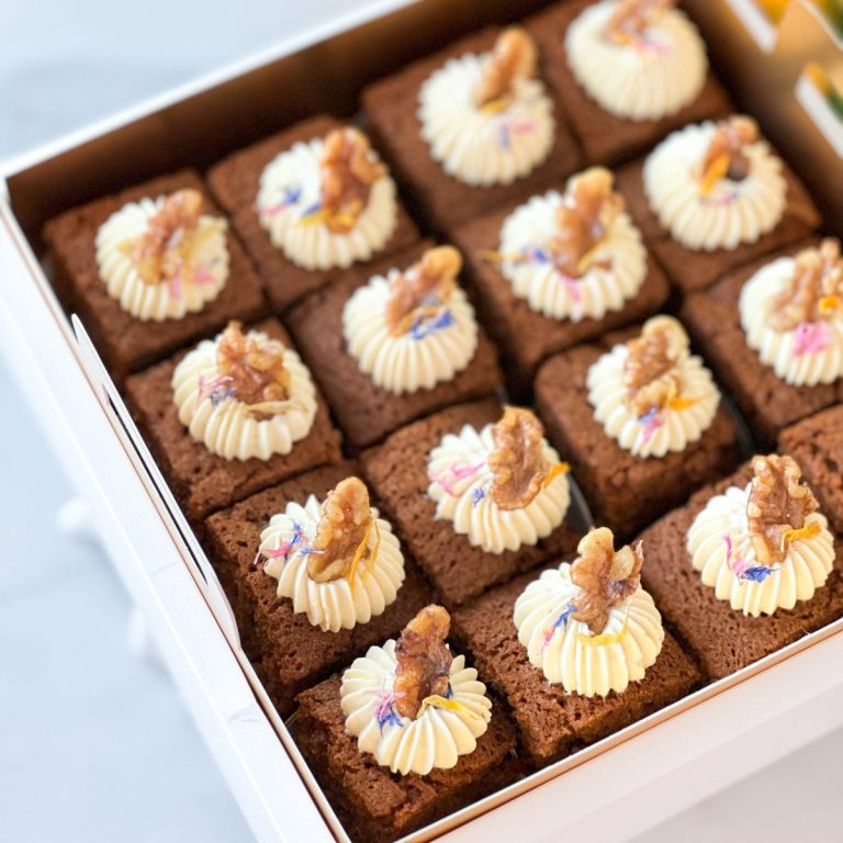 Flora cupcakes 🌸 • Creme Maison Bakery Singapore